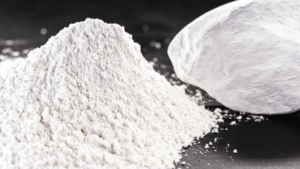 Argile blanche pour les cheveux : bienfaits et utilisations