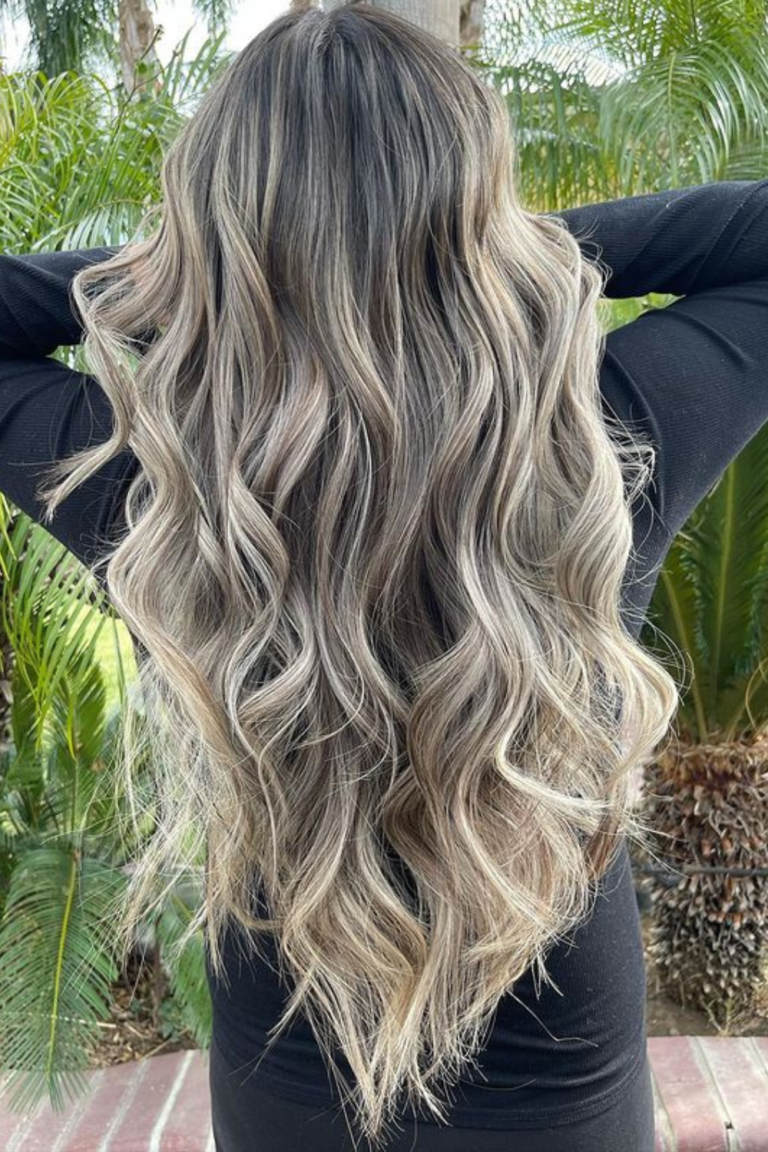 Blond cendré : tout savoir sur cette coloration (+ 10 idées)