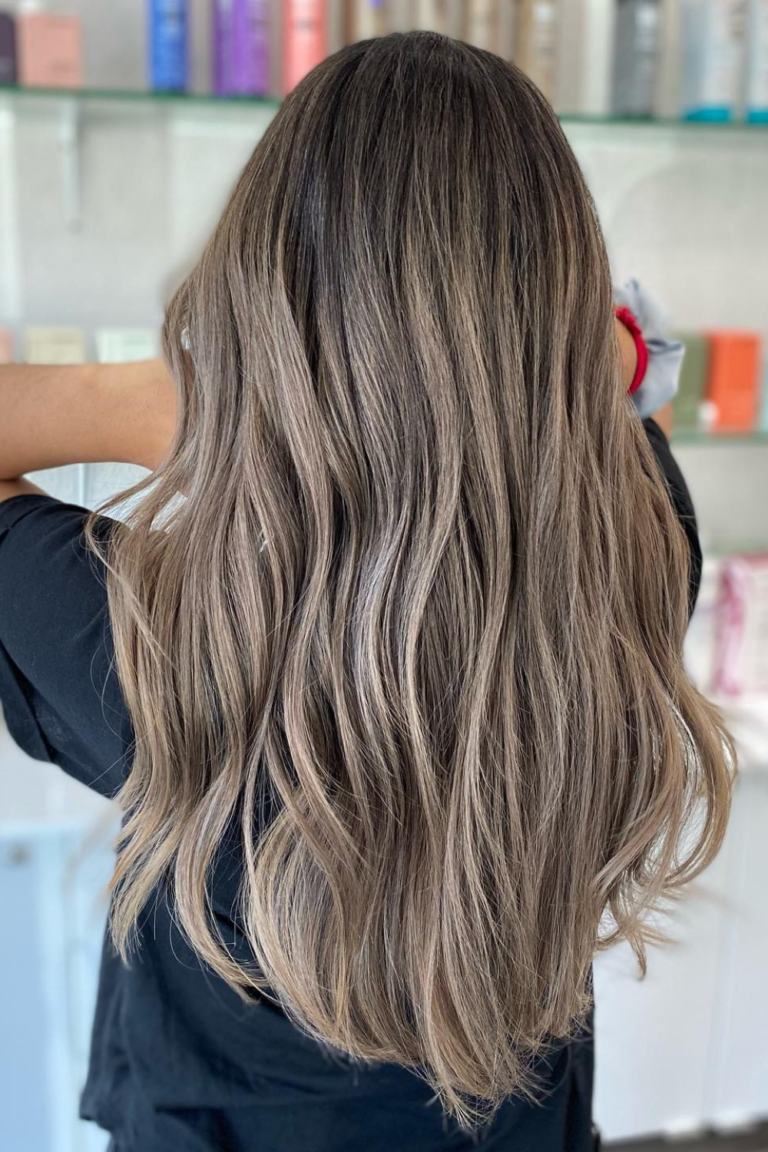 Blond cendré : tout savoir sur cette coloration (+ 10 idées)