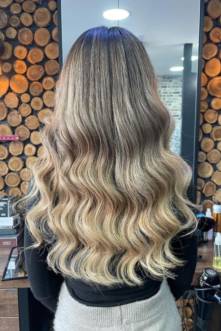 Brushing wavy : tout savoir pour bien le réaliser (+ 9 idées)