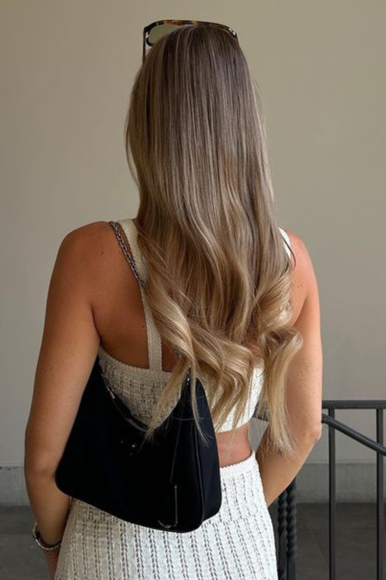 Brushing wavy : tout savoir pour bien le réaliser (+ 9 idées)