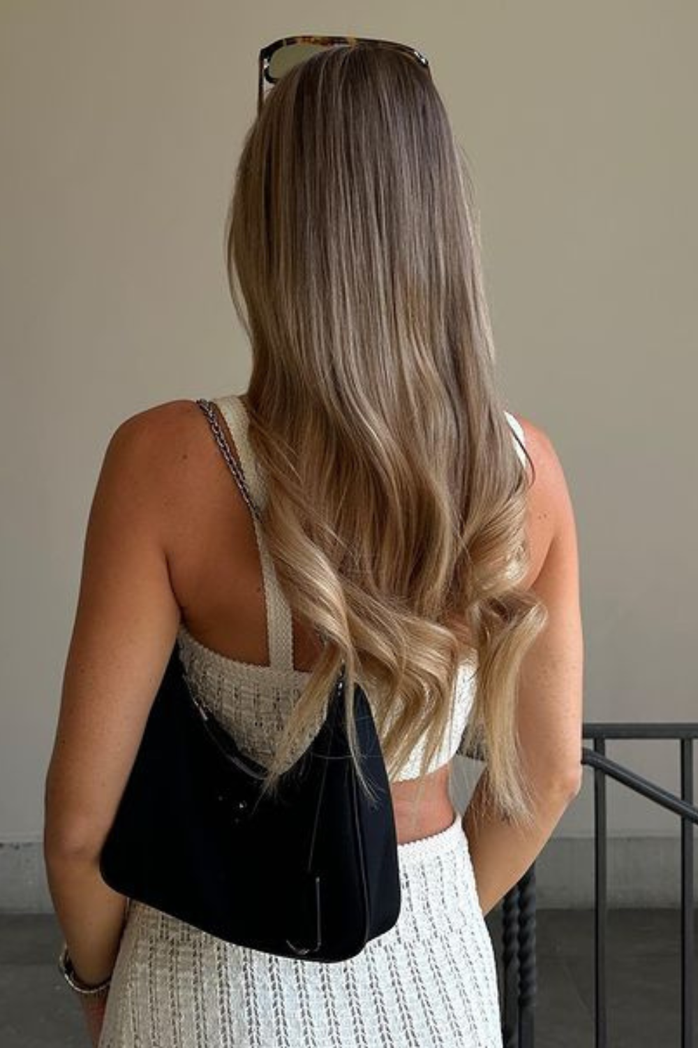 Brushing wavy : tout savoir pour bien le réaliser (+ 9 idées)