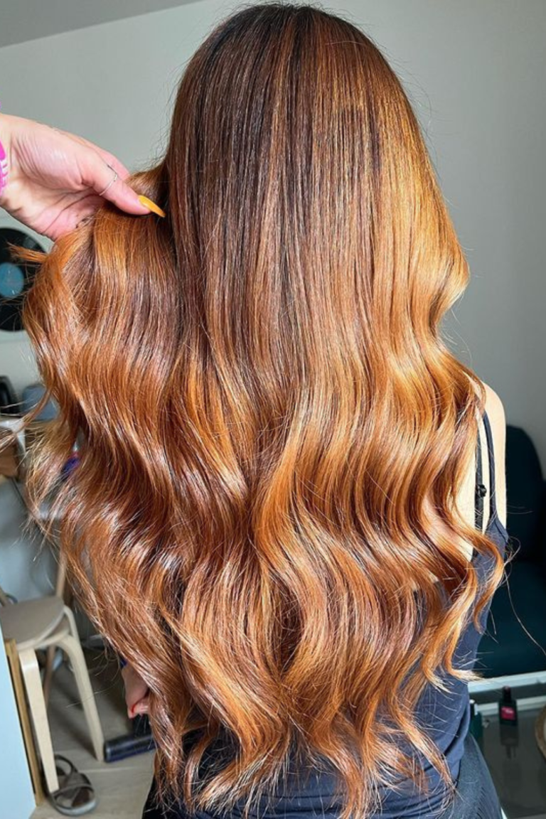 Brushing wavy : tout savoir pour bien le réaliser (+ 9 idées)