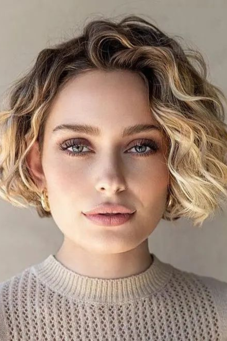 Carré wavy : comment le réaliser ? (+ 17 idées)