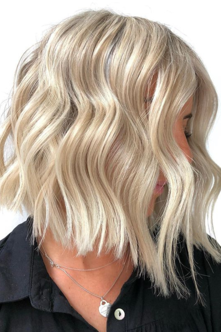 Carré wavy : comment le réaliser ? (+ 17 idées)