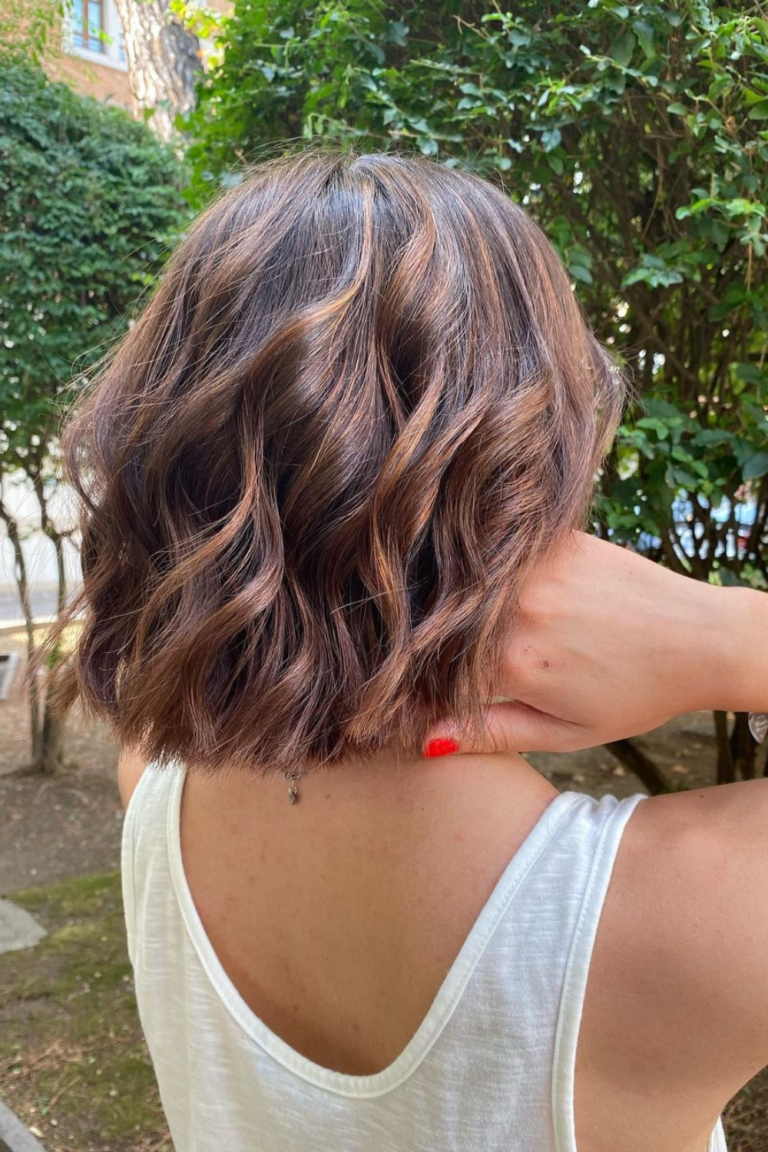 Carré wavy : comment le réaliser ? (+ 17 idées)