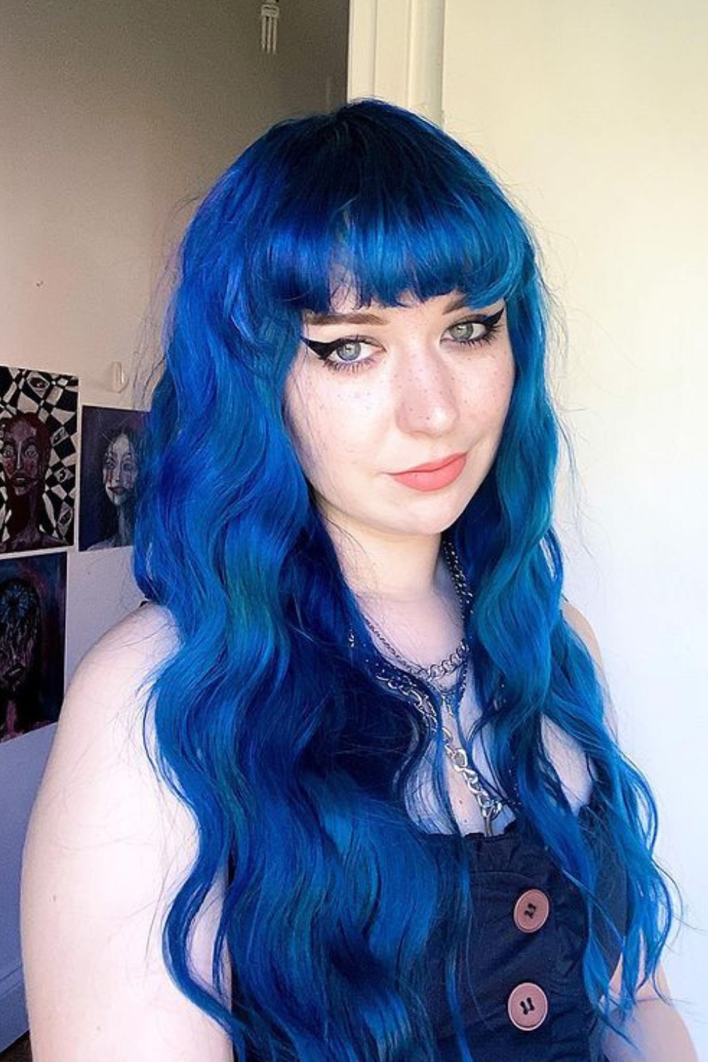 Cheveux bleus : guide complet de la coloration bleue (+ 14 idées)