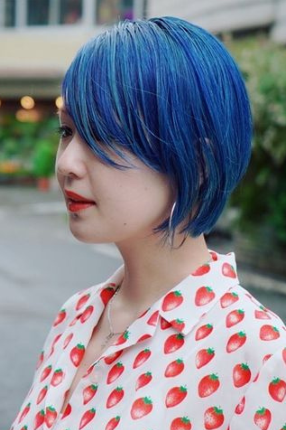 Cheveux bleus : guide complet de la coloration bleue (+ 14 idées)