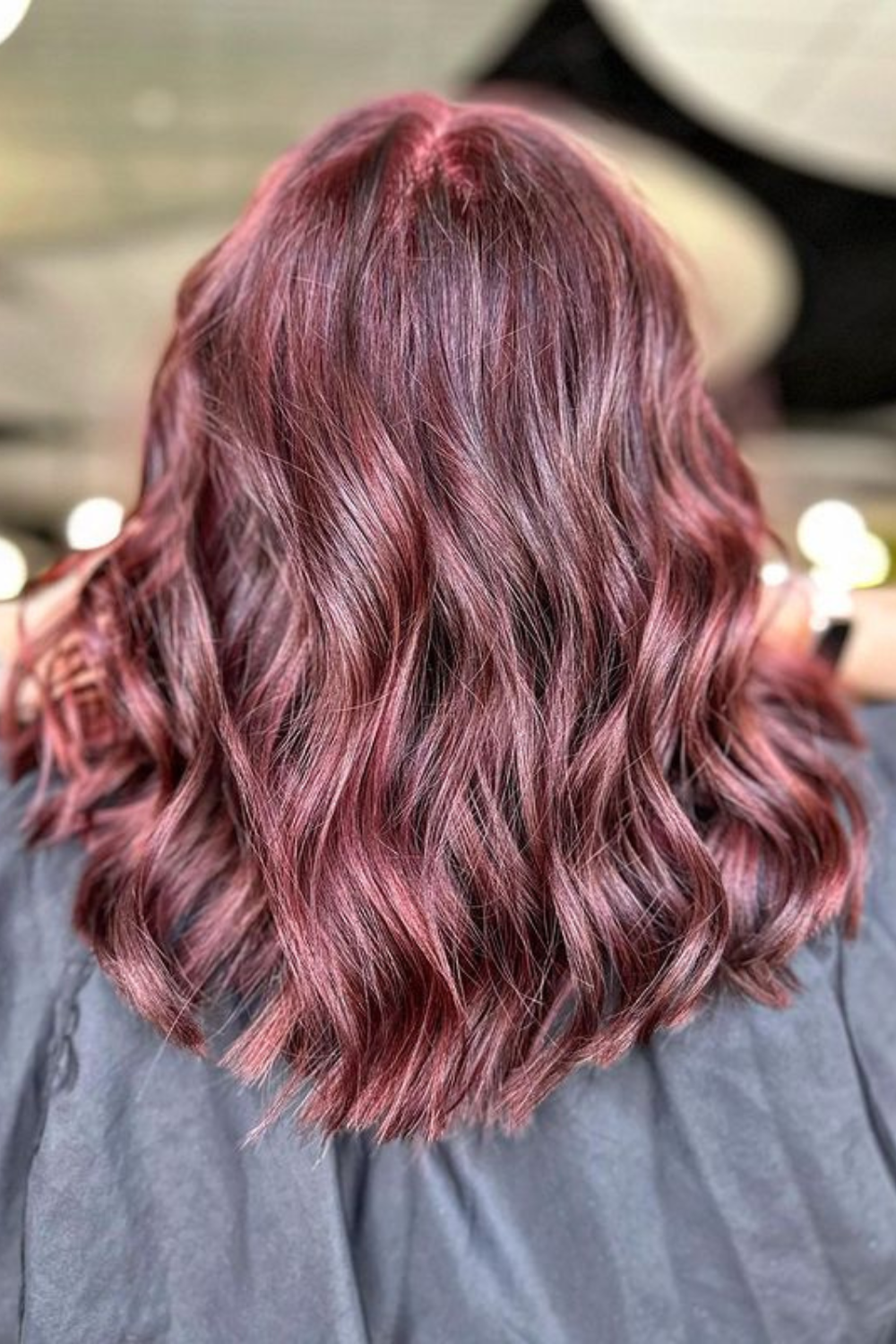 Couleur acajou : le guide complet sur cette coloration (+ 10 idées)