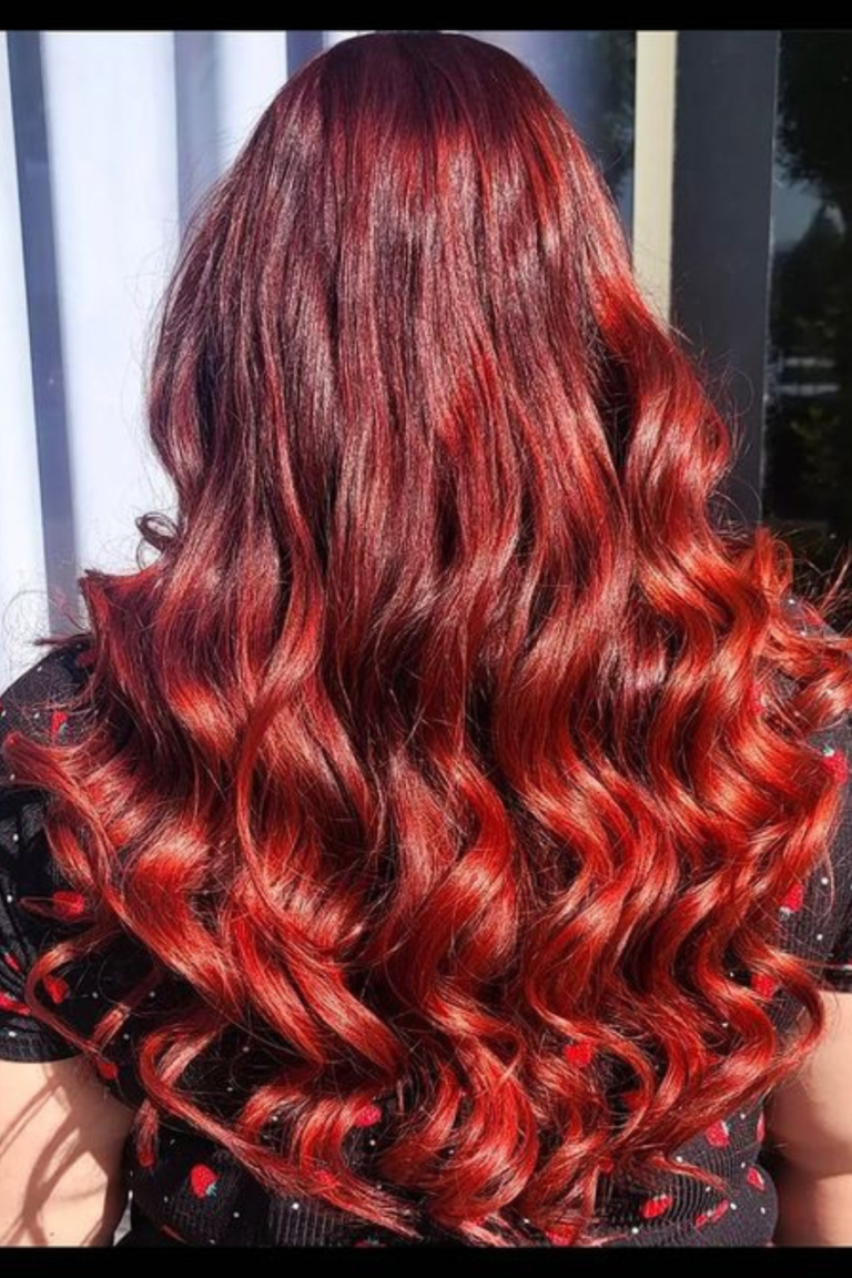 Cheveux rouges : tout savoir avant de se lancer (+ 12 idées)
