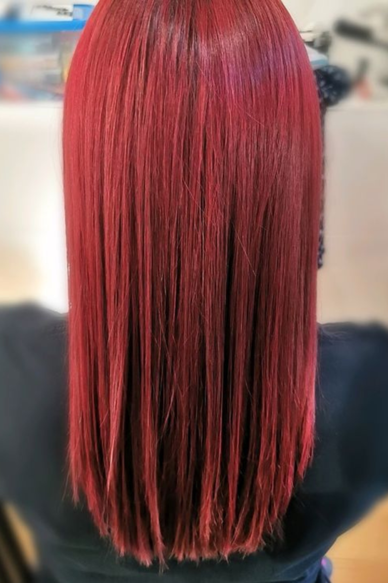 Cheveux rouges : tout savoir avant de se lancer (+ 12 idées)