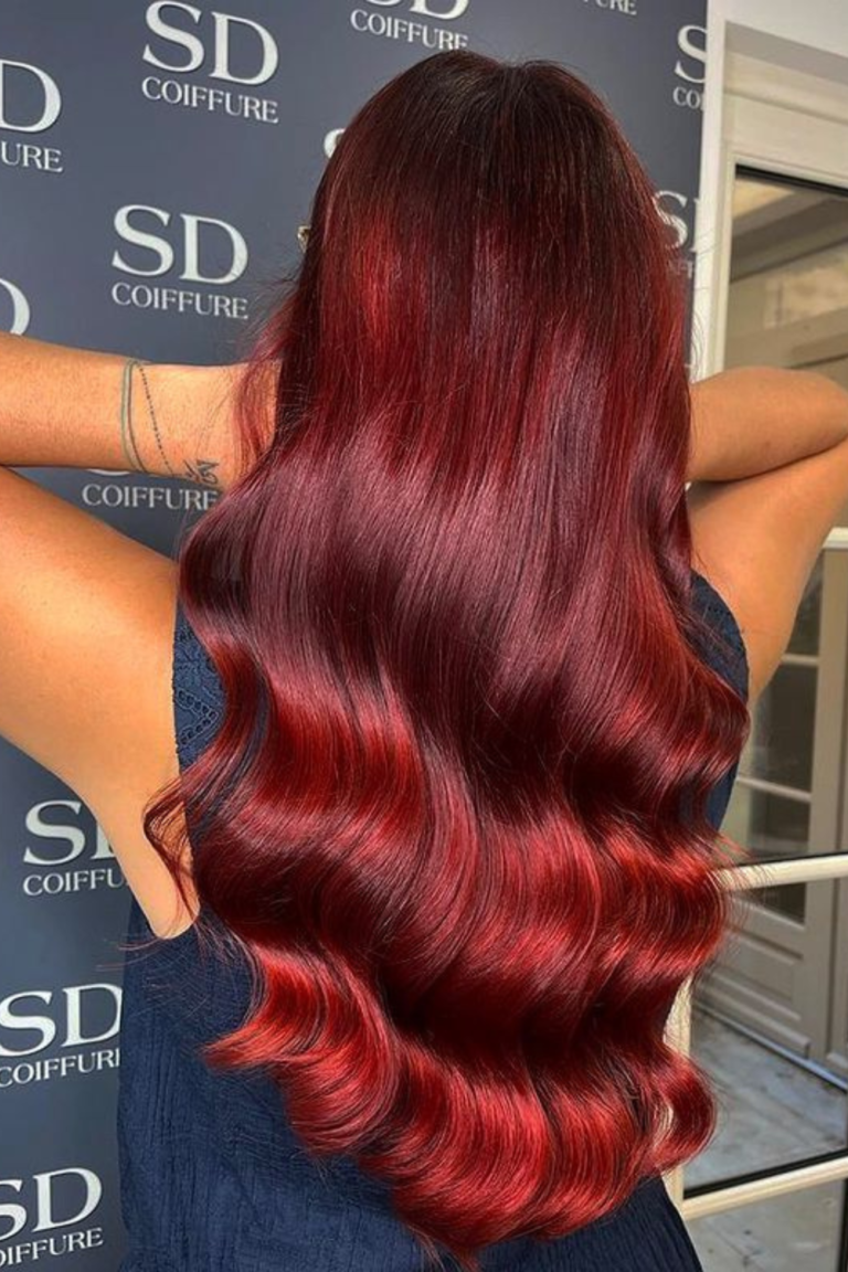 Cheveux rouges : tout savoir avant de se lancer (+ 12 idées)