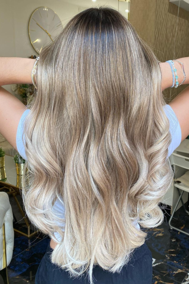 Combien coûte une coloration chez le coiffeur (et à domicile)