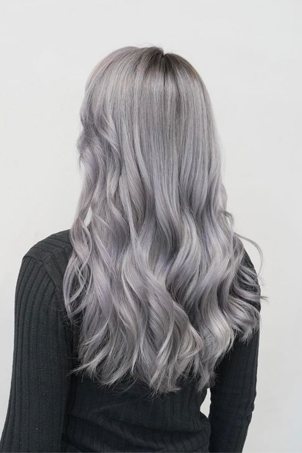 Coloration grise : tout savoir avant de sauter le pas (+ 11 idées)